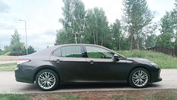 Brown Toyota Camry 2020 in Vilnius, with an engine capacity of 2.49 L and mileage of 59 thousand km for 24500 €, photo 9 on AUTOMOTO.COM.LV