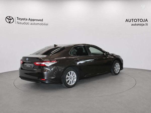 Brown Toyota Camry 2020 in Kaunas, with an engine capacity of 2.49 L and mileage of 188 thousand km for 18900 €, photo 2 on AUTOMOTO.COM.LV