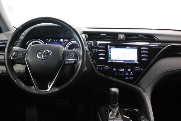 Brown Toyota Camry 2020 in Kaunas, with an engine capacity of 2.49 L and mileage of 188 thousand km for 18900 €, photo 9 on AUTOMOTO.COM.LV
