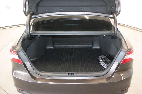 Brown Toyota Camry 2020 in Kaunas, with an engine capacity of 2.49 L and mileage of 188 thousand km for 18900 €, photo 10 on AUTOMOTO.COM.LV