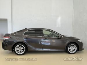 Brown Toyota Camry 2020 in Rakvere, with an engine capacity of 2.49 L and mileage of 109 thousand km for 22490 €, photo 4 on AUTOMOTO.COM.LV