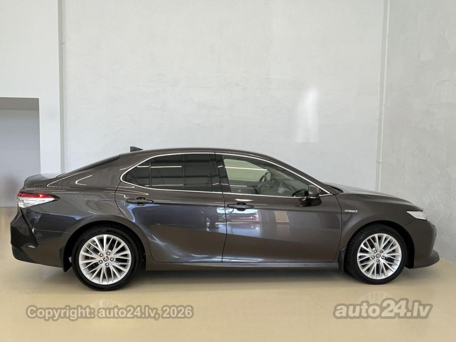 Brown Toyota Camry 2020 in Rakvere, with an engine capacity of 2.49 L and mileage of 109 thousand km for 22490 €, photo 4 on AUTOMOTO.COM.LV