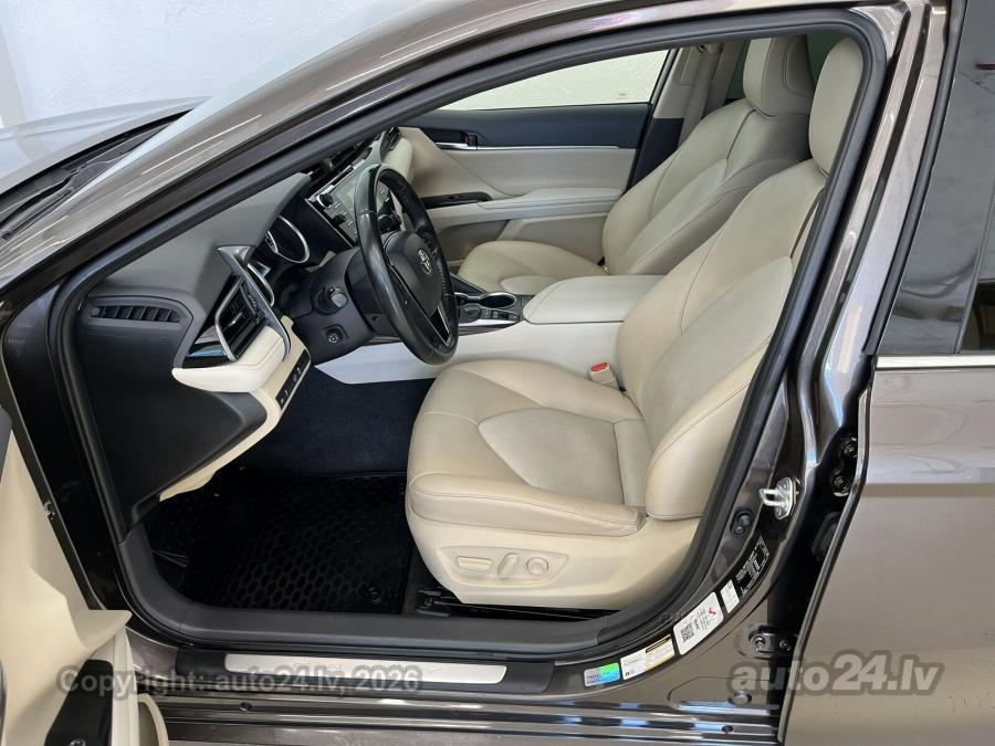 Brown Toyota Camry 2020 in Rakvere, with an engine capacity of 2.49 L and mileage of 109 thousand km for 22490 €, photo 13 on AUTOMOTO.COM.LV