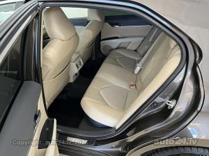 Brown Toyota Camry 2020 in Rakvere, with an engine capacity of 2.49 L and mileage of 109 thousand km for 22490 €, photo 14 on AUTOMOTO.COM.LV