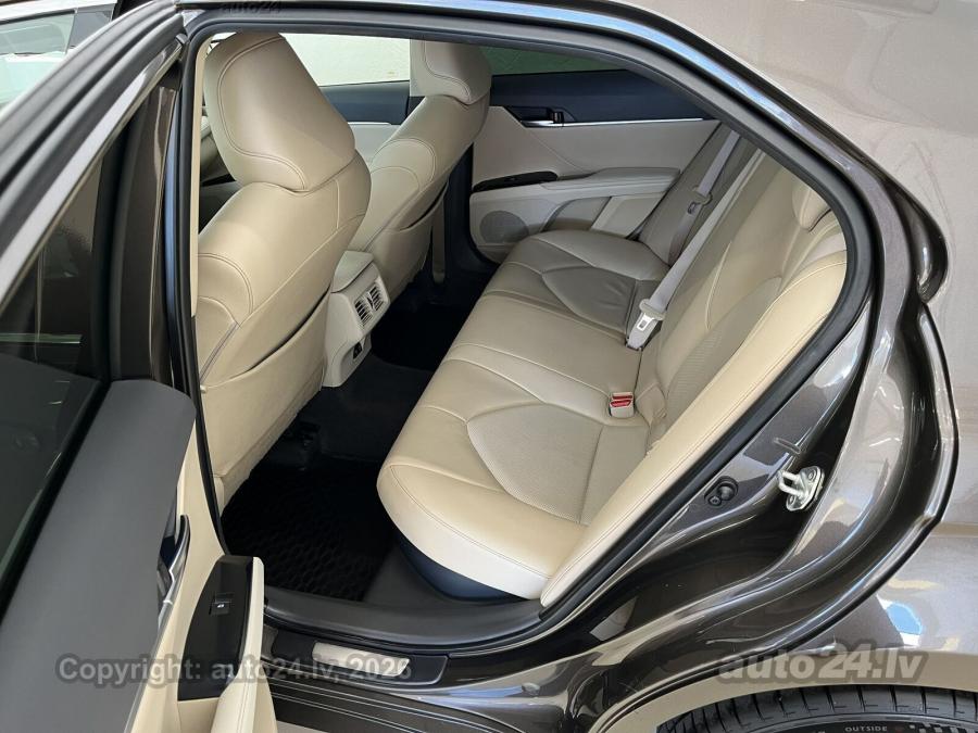 Brown Toyota Camry 2020 in Rakvere, with an engine capacity of 2.49 L and mileage of 109 thousand km for 22490 €, photo 14 on AUTOMOTO.COM.LV