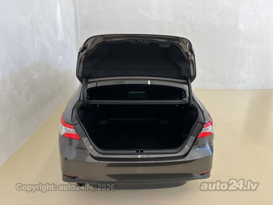 Brown Toyota Camry 2020 in Rakvere, with an engine capacity of 2.49 L and mileage of 109 thousand km for 22490 €, photo 15 on AUTOMOTO.COM.LV