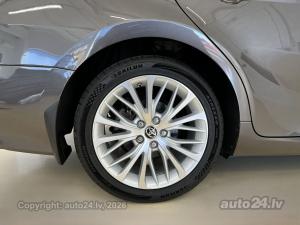 Brown Toyota Camry 2020 in Rakvere, with an engine capacity of 2.49 L and mileage of 109 thousand km for 22490 €, photo 16 on AUTOMOTO.COM.LV