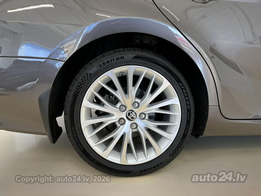 Brown Toyota Camry 2020 in Rakvere, with an engine capacity of 2.49 L and mileage of 109 thousand km for 22490 €, photo 16 on AUTOMOTO.COM.LV