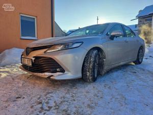 Brūns Toyota Camry 2021 Viļņa, ar dzinēja tilpumu 2.50 L un nobraukumu 62 tūkst. km par 25300 €, foto 4 vietnē AUTOMOTO.COM.LV