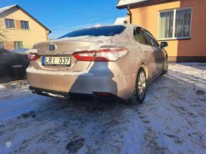 Brūns Toyota Camry 2021 Viļņa, ar dzinēja tilpumu 2.49 L un nobraukumu 62 tūkst. km par 24600 €, foto  vietnē AUTOMOTO.COM.LV