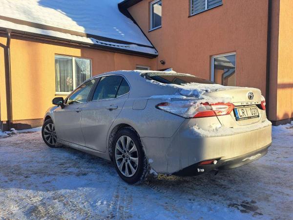 Brūns Toyota Camry 2021 Viļņa, ar dzinēja tilpumu 2.49 L un nobraukumu 62 tūkst. km par 24600 €, foto 4 vietnē AUTOMOTO.COM.LV