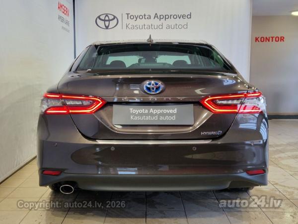 Brūns Toyota Camry 2021 Tallina, ar dzinēja tilpumu 2.50 L un nobraukumu 123 tūkst. km par 26990 €, foto 4 vietnē AUTOMOTO.COM.LV