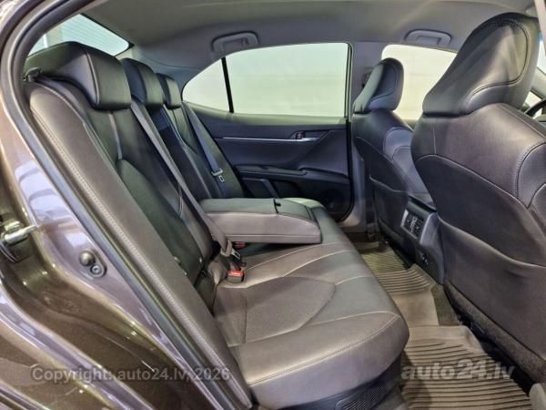 Brūns Toyota Camry 2021 Tallina, ar dzinēja tilpumu 2.50 L un nobraukumu 123 tūkst. km par 26990 €, foto 7 vietnē AUTOMOTO.COM.LV