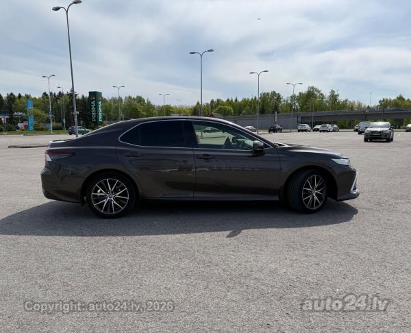 Brūns Toyota Camry 2021 Tallina, ar dzinēja tilpumu 2.50 L un nobraukumu 141 tūkst. km par 23500 €, foto 5 vietnē AUTOMOTO.COM.LV