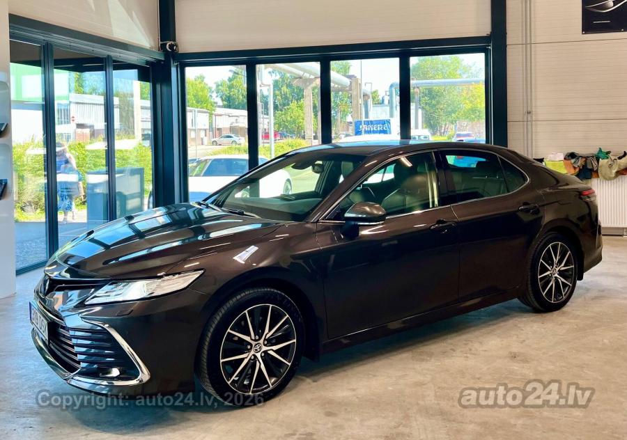 Brūns Toyota Camry 2021 Tallina, ar dzinēja tilpumu 2.50 L un nobraukumu 103 tūkst. km par 25500 €, foto 3 vietnē AUTOMOTO.COM.LV