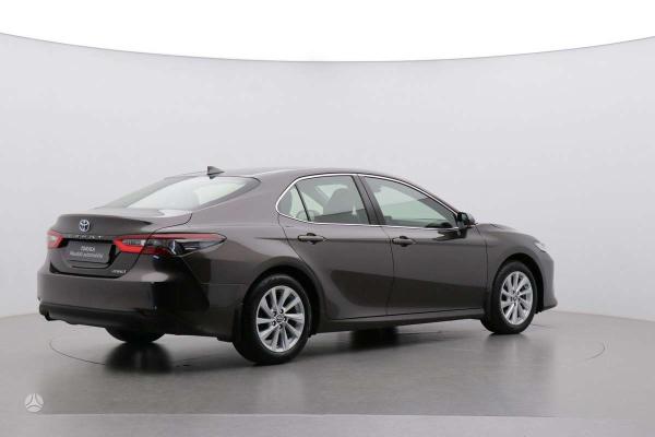 Brown Toyota Camry 2021 in Vilnius, with an engine capacity of 2.49 L and mileage of 208 thousand km for 19500 €, photo 3 on AUTOMOTO.COM.LV