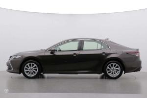 Brown Toyota Camry 2021 in Vilnius, with an engine capacity of 2.49 L and mileage of 208 thousand km for 19500 €, photo 4 on AUTOMOTO.COM.LV