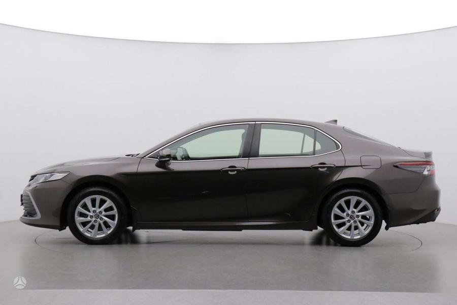 Brown Toyota Camry 2021 in Vilnius, with an engine capacity of 2.49 L and mileage of 208 thousand km for 19500 €, photo 4 on AUTOMOTO.COM.LV