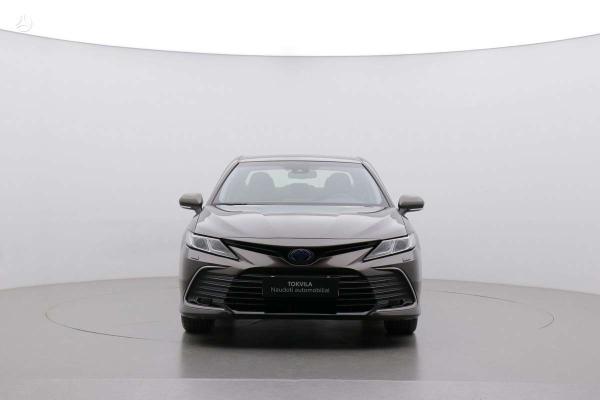 Brown Toyota Camry 2021 in Vilnius, with an engine capacity of 2.49 L and mileage of 208 thousand km for 19500 €, photo 6 on AUTOMOTO.COM.LV