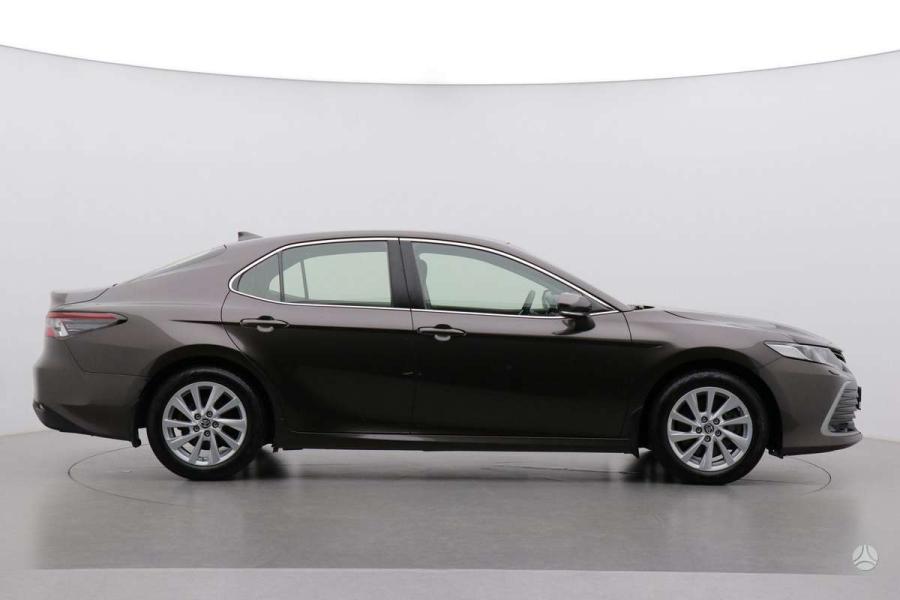Brown Toyota Camry 2021 in Vilnius, with an engine capacity of 2.49 L and mileage of 208 thousand km for 19500 €, photo 17 on AUTOMOTO.COM.LV