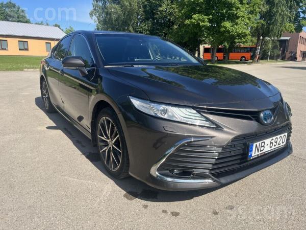 Brūns Toyota Camry 2022 Rīga, ar dzinēja tilpumu 2.50 L un nobraukumu 153 tūkst. km par 27000 €, foto  vietnē AUTOMOTO.COM.LV