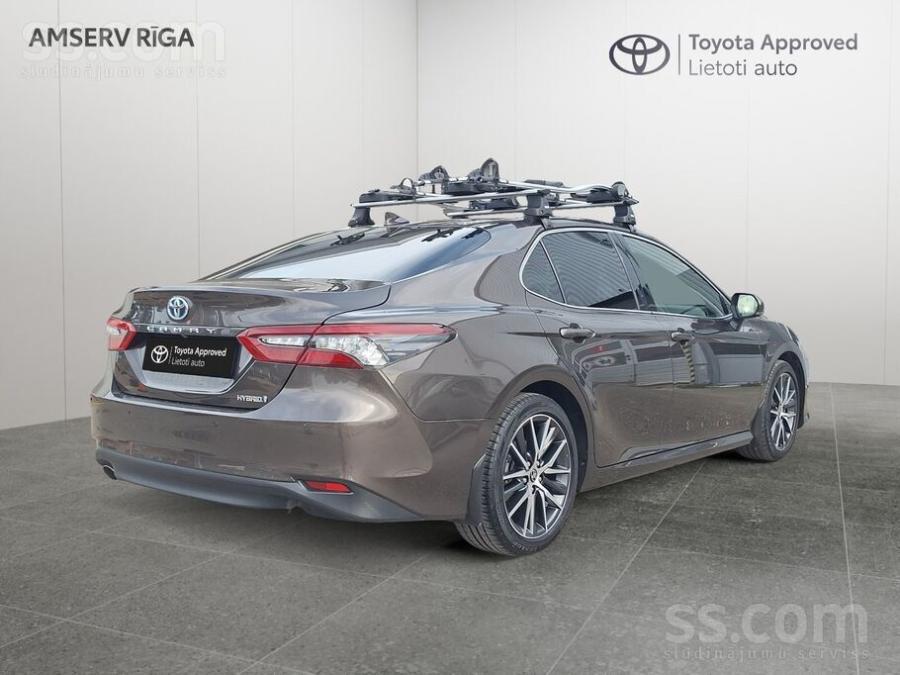 Brūns Toyota Camry 2023 Rīga, ar dzinēja tilpumu 2.50 L un nobraukumu 72 tūkst. km par 31000 €, foto 3 vietnē AUTOMOTO.COM.LV