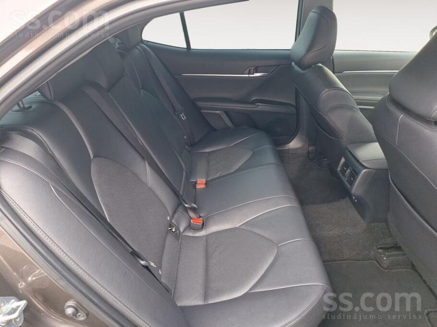 Brūns Toyota Camry 2023 Rīga, ar dzinēja tilpumu 2.50 L un nobraukumu 72 tūkst. km par 31000 €, foto 16 vietnē AUTOMOTO.COM.LV