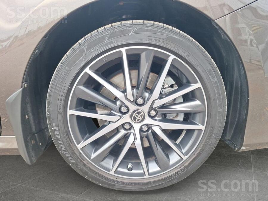 Brūns Toyota Camry 2023 Rīga, ar dzinēja tilpumu 2.50 L un nobraukumu 72 tūkst. km par 31000 €, foto 20 vietnē AUTOMOTO.COM.LV