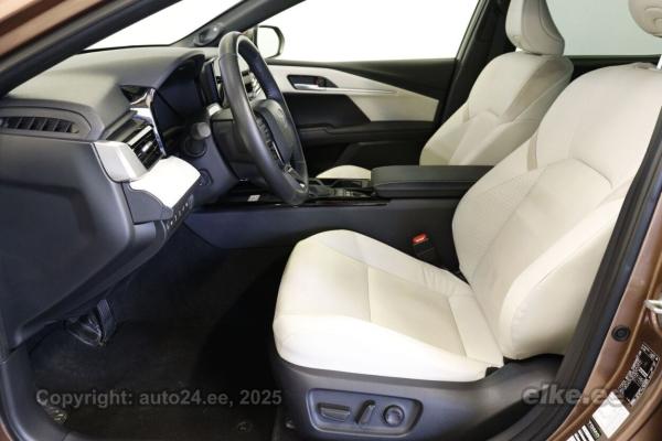 Brūns Toyota Camry 2024 Tallina, ar dzinēja tilpumu 2.49 L un nobraukumu 20 tūkst. km par 46100 €, foto 11 vietnē AUTOMOTO.COM.LV