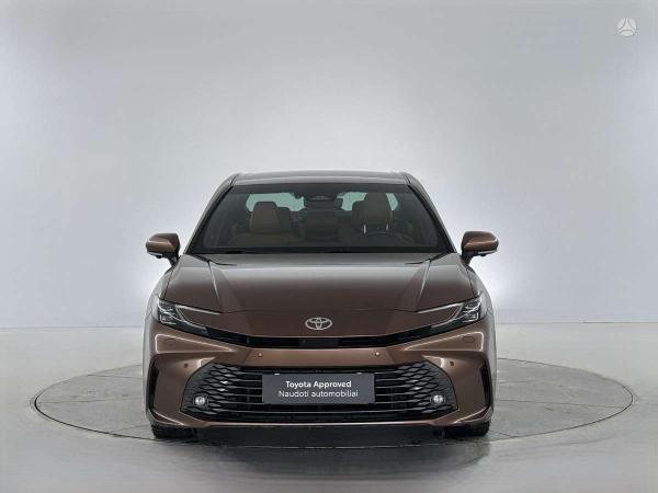 Brūns Toyota Camry 2024 Viļņa, ar dzinēja tilpumu 2.49 L un nobraukumu 46 tūkst. km par 37900 €, foto 5 vietnē AUTOMOTO.COM.LV