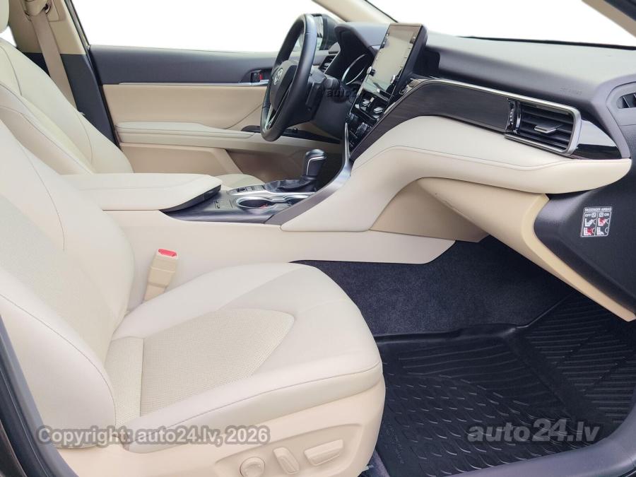 Brown Toyota Camry 2024 in Tallinn, with an engine capacity of 2.49 L and mileage of 23 thousand km for 33895 €, photo 7 on AUTOMOTO.COM.LV