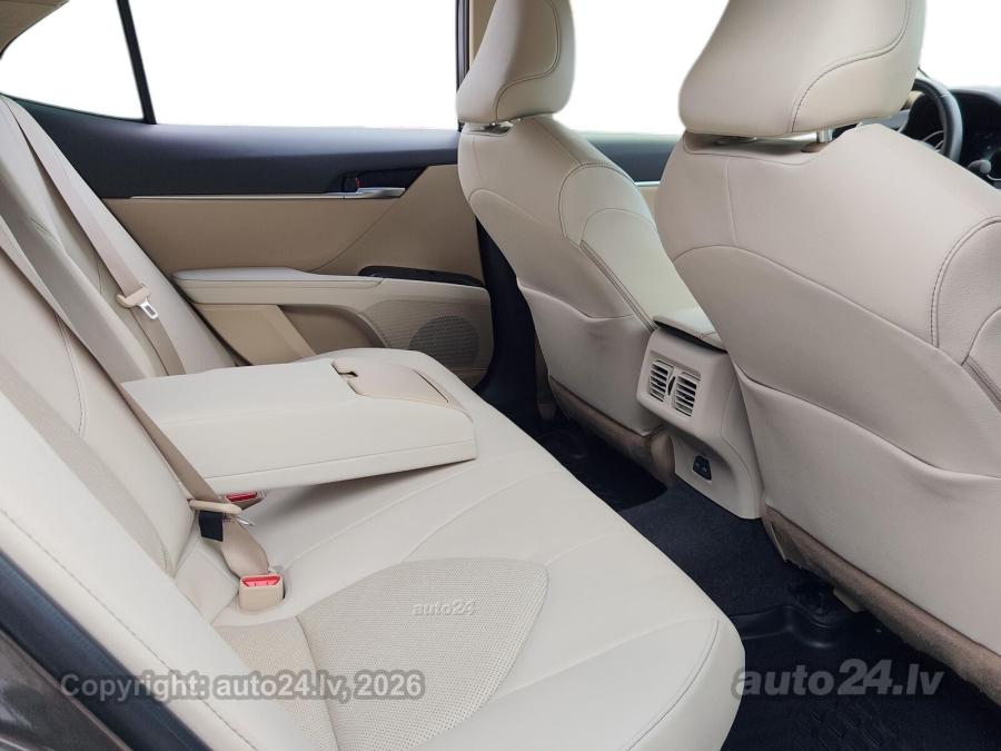 Brown Toyota Camry 2024 in Tallinn, with an engine capacity of 2.49 L and mileage of 23 thousand km for 33895 €, photo 8 on AUTOMOTO.COM.LV