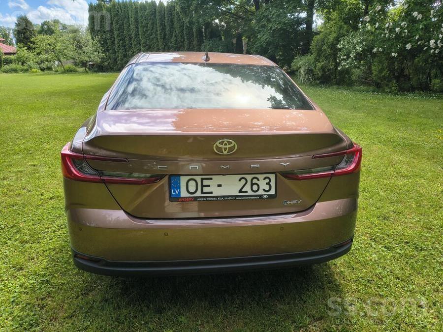 Brown Toyota Camry 2025 in Riga, with an engine capacity of 2.50 L and mileage of 23 thousand km for 39000 €, photo 6 on AUTOMOTO.COM.LV