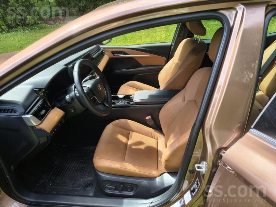 Brown Toyota Camry 2025 in Riga, with an engine capacity of 2.50 L and mileage of 23 thousand km for 39000 €, photo 10 on AUTOMOTO.COM.LV