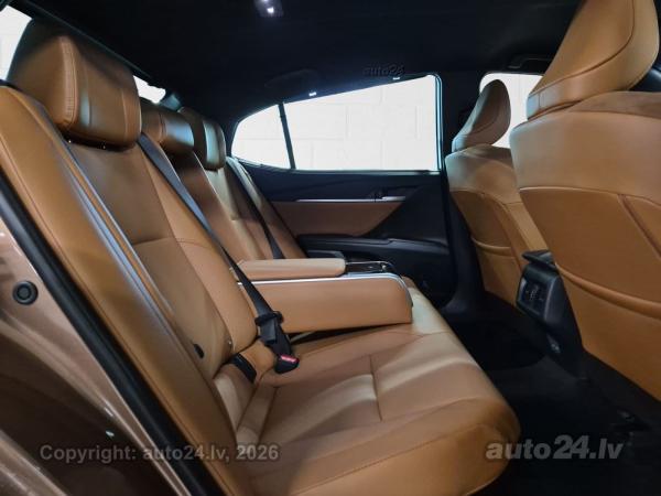 Brūns Toyota Camry 2026 Tallina, ar dzinēja tilpumu 2.50 L un nobraukumu 11 tūkst. km par 43990 €, foto 7 vietnē AUTOMOTO.COM.LV