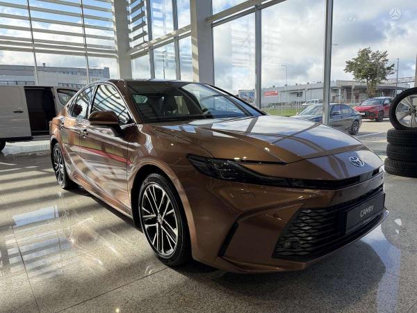 Brown Toyota Camry 2026 in Siauliai, with an engine capacity of 2.49 L and mileage of 0 thousand km for 40900 €, photo 3 on AUTOMOTO.COM.LV