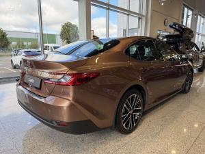 Brown Toyota Camry 2026 in Siauliai, with an engine capacity of 2.49 L and mileage of 0 thousand km for 40900 €, photo 5 on AUTOMOTO.COM.LV