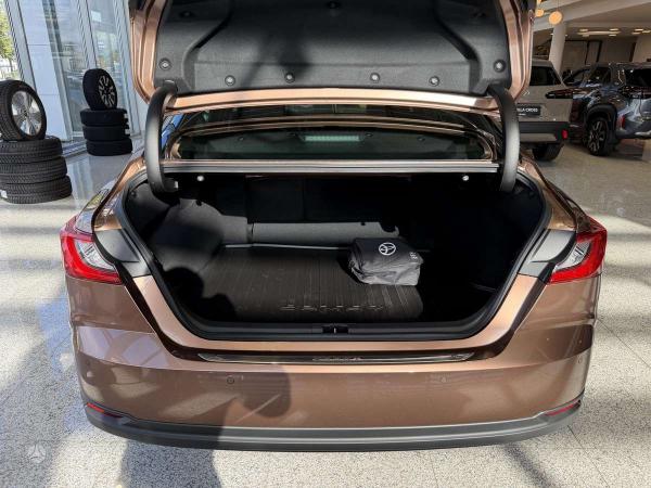 Brown Toyota Camry 2026 in Siauliai, with an engine capacity of 2.49 L and mileage of 0 thousand km for 40900 €, photo 6 on AUTOMOTO.COM.LV