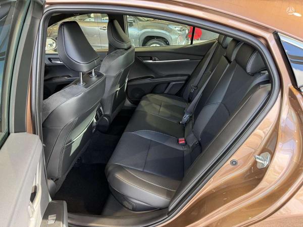 Brown Toyota Camry 2026 in Siauliai, with an engine capacity of 2.49 L and mileage of 0 thousand km for 40900 €, photo 8 on AUTOMOTO.COM.LV