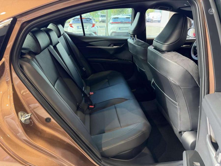Brown Toyota Camry 2026 in Siauliai, with an engine capacity of 2.49 L and mileage of 0 thousand km for 40900 €, photo 9 on AUTOMOTO.COM.LV