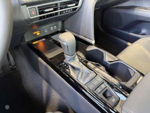 Brown Toyota Camry 2026 in Siauliai, with an engine capacity of 2.49 L and mileage of 0 thousand km for 40900 €, photo 15 on AUTOMOTO.COM.LV