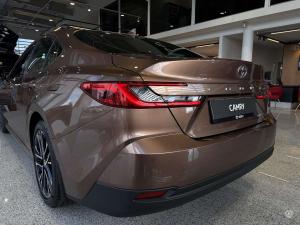 Brown Toyota Camry 2026 in Siauliai, with an engine capacity of 2.49 L and mileage of 0 thousand km for 40900 €, photo 25 on AUTOMOTO.COM.LV