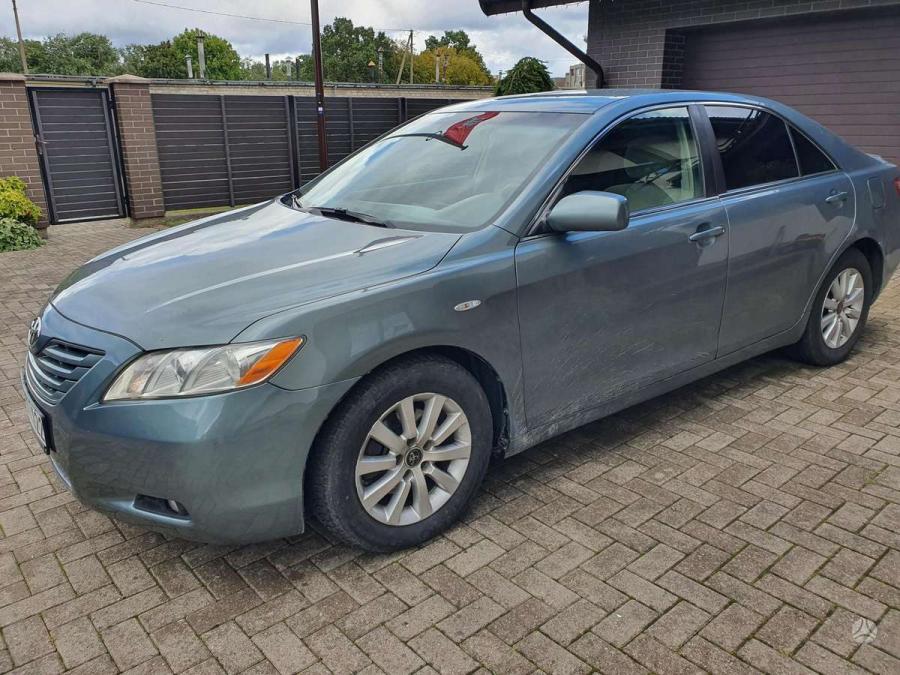 Green Toyota Camry 2008 in Kretinga, with an engine capacity of 2.40 L and mileage of 271 thousand km for 3590 €, photo 3 on AUTOMOTO.COM.LV