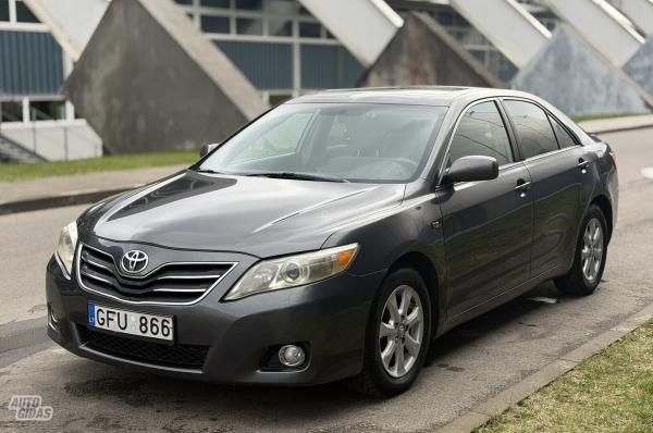 Pelēks Toyota Camry 2009 Viļņa, ar dzinēja tilpumu 2.40 L un nobraukumu 170 tūkst. km par 2450 €, foto 6 vietnē AUTOMOTO.COM.LV