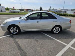 Grey Toyota Camry 2002 in Jonava, with an engine capacity of 2.36 L and mileage of 380 thousand km for 2700 €, photo 2 on AUTOMOTO.COM.LV