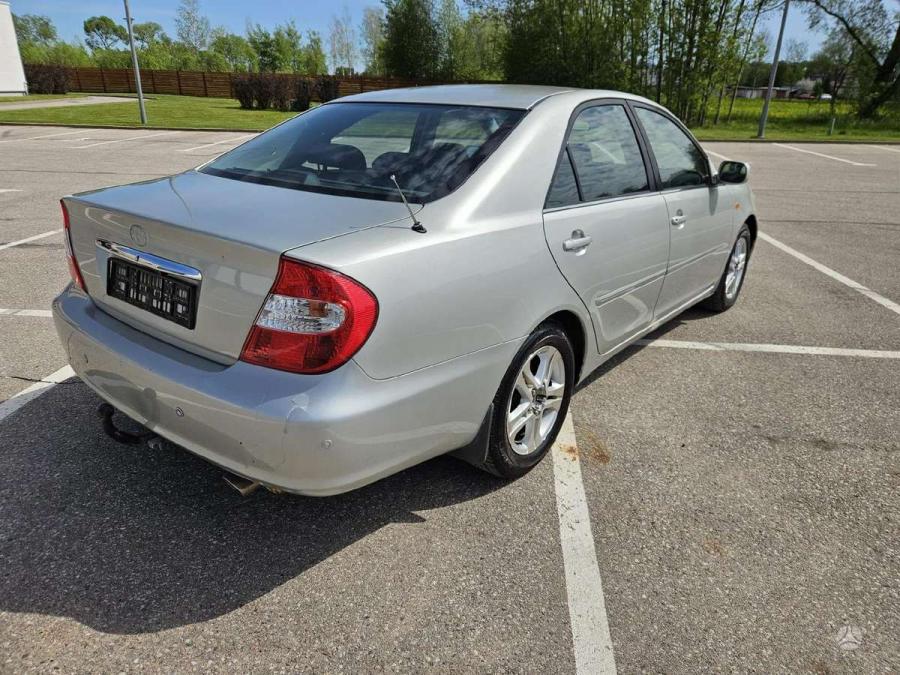 Grey Toyota Camry 2002 in Jonava, with an engine capacity of 2.36 L and mileage of 380 thousand km for 2700 €, photo 4 on AUTOMOTO.COM.LV