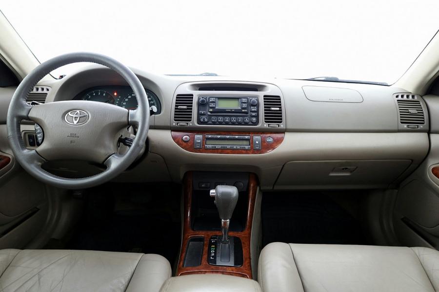 Grey Toyota Camry 2003 in Tallinn, with an engine capacity of 2.40 L and mileage of 265 thousand km for 1299 €, photo 13 on AUTOMOTO.COM.LV
