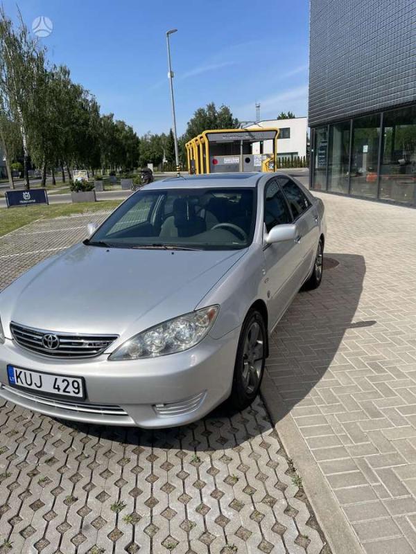 Grey Toyota Camry 2005 in Kaunas, with an engine capacity of 2.40 L and mileage of 162 thousand km for 2600 €, photo 2 on AUTOMOTO.COM.LV