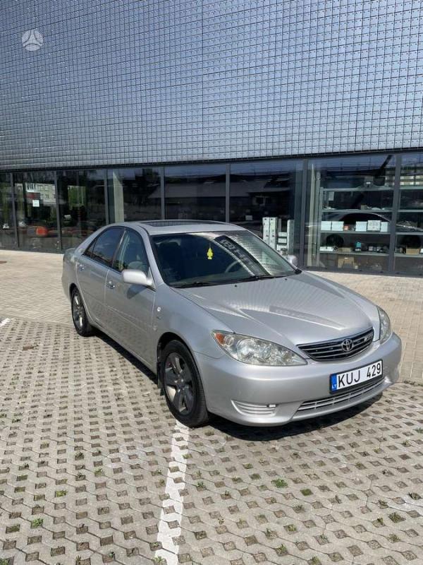 Grey Toyota Camry 2005 in Kaunas, with an engine capacity of 2.40 L and mileage of 162 thousand km for 2600 €, photo 3 on AUTOMOTO.COM.LV