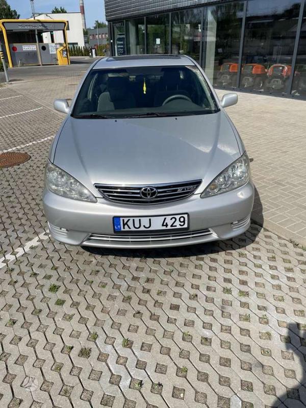 Grey Toyota Camry 2005 in Kaunas, with an engine capacity of 2.40 L and mileage of 162 thousand km for 2600 €, photo 4 on AUTOMOTO.COM.LV